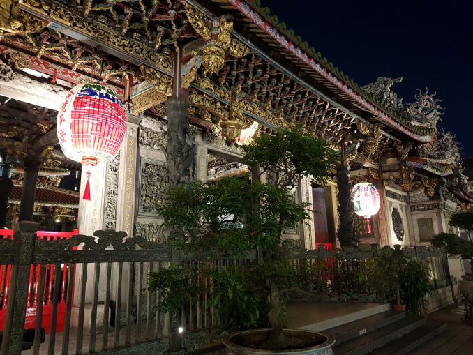 Visit the Magnificent Longshan Temple - Taipei Travel Geek