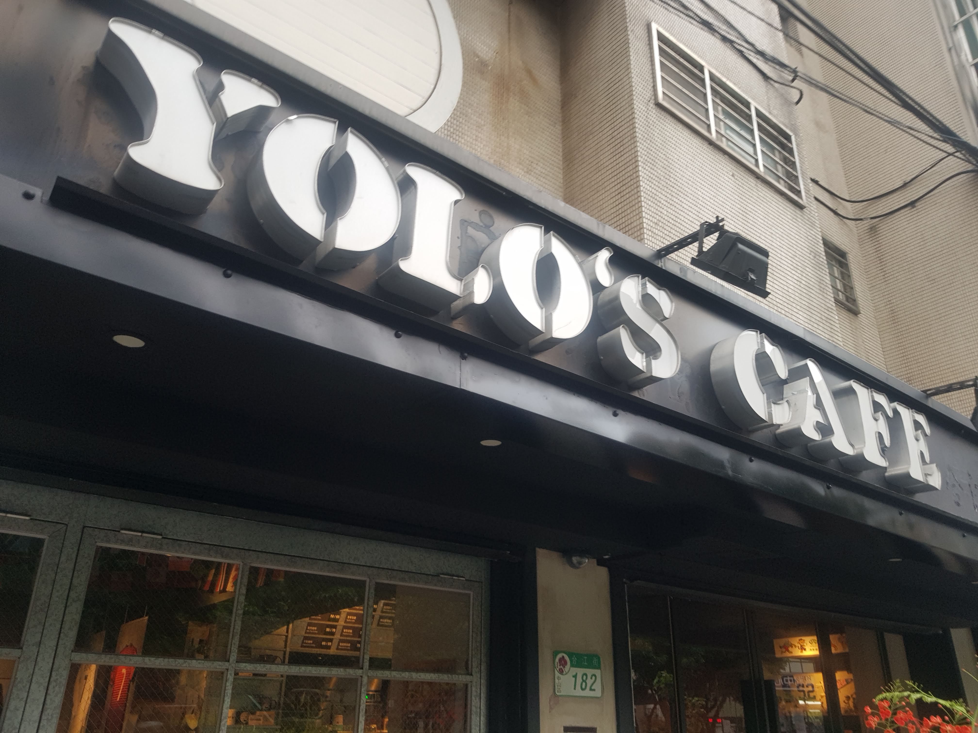 Cheap Drinks and Snacks at Yolo's Cafe - Taipei Travel Geek