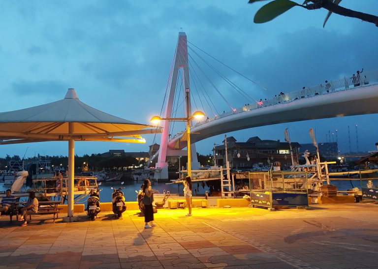 Exploring the Beautiful Riverside in Tamsui (Ferry Times Included ...