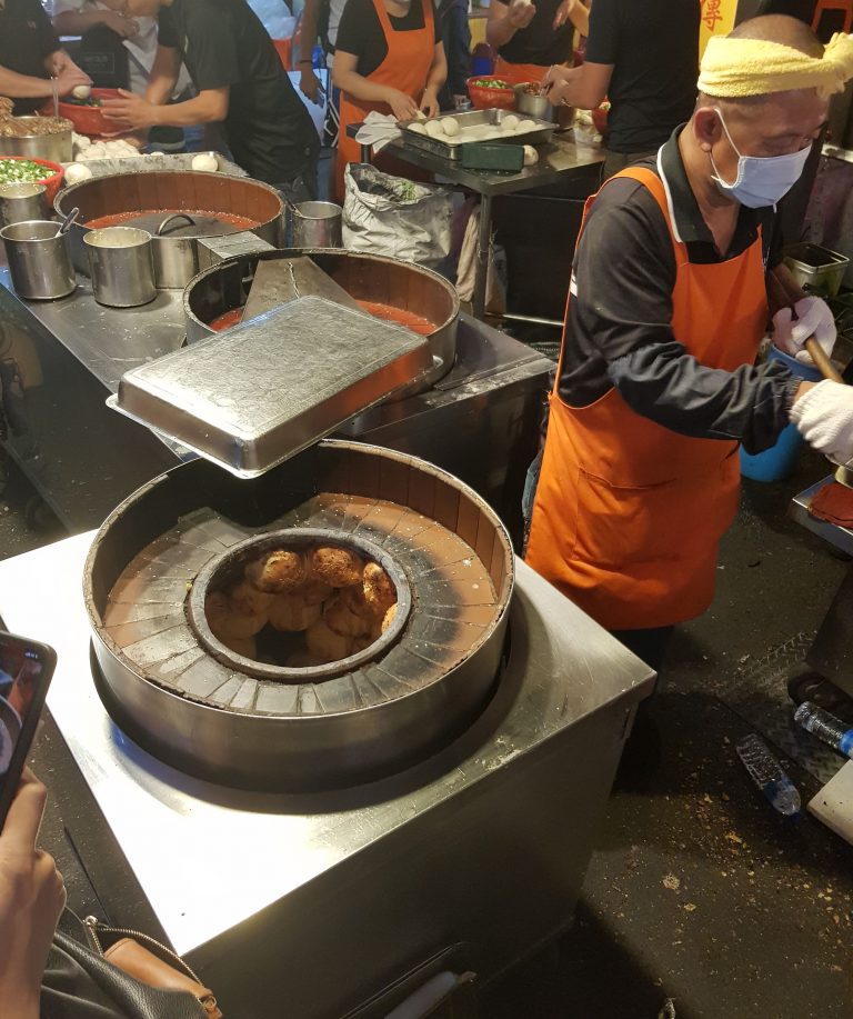 How to Find Every Michelin Food Stand at Raohe Night Market - Taipei Travel Geek