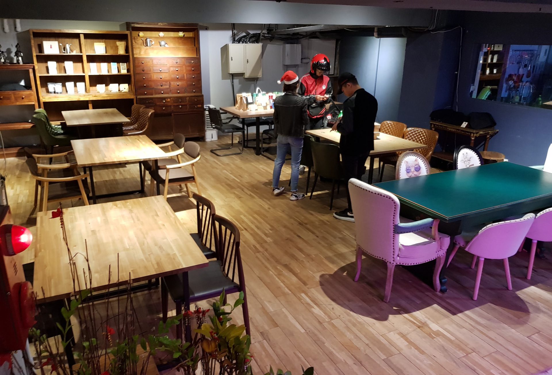 Out of Office - Huge Cafe Ideal for Working - Taipei Travel Geek