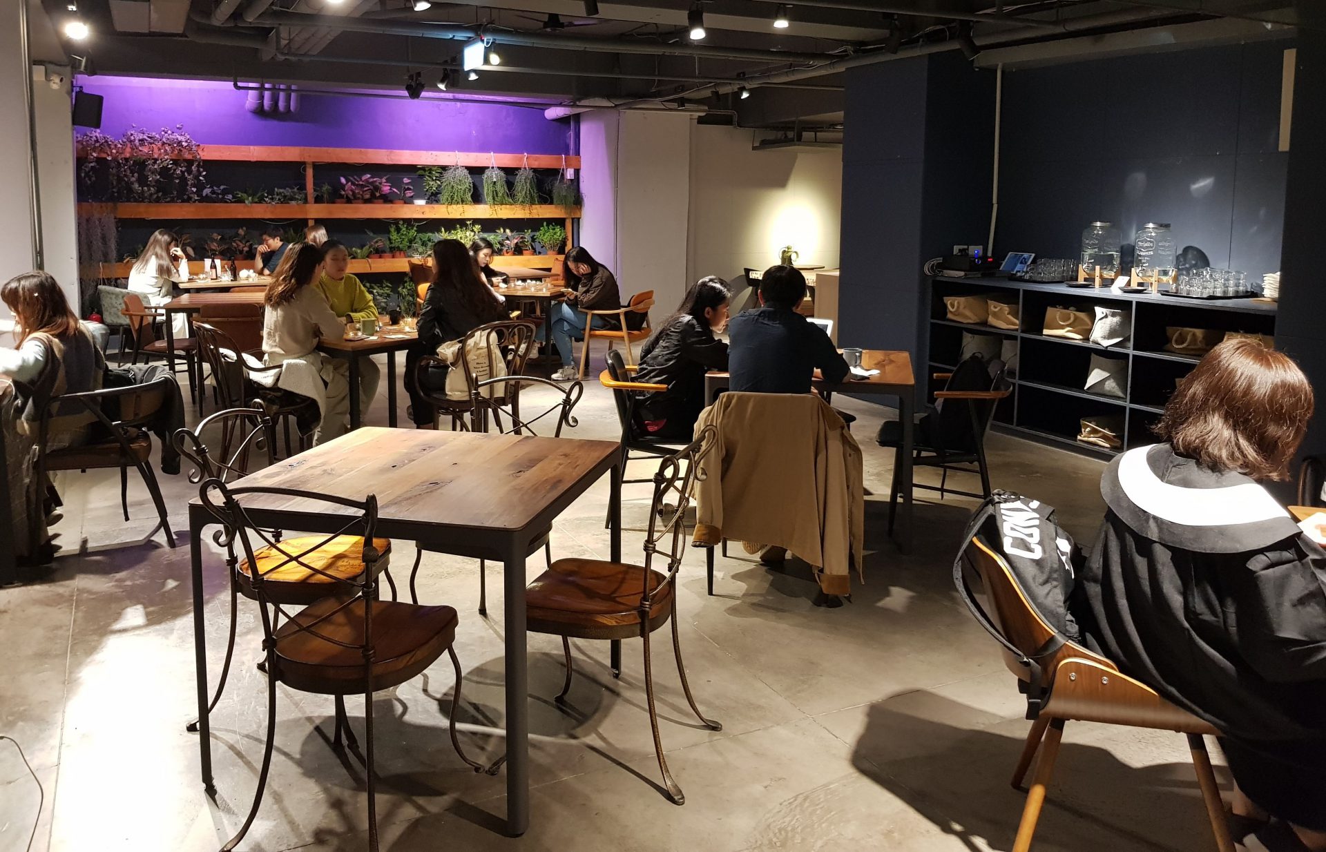 Out of Office - Huge Cafe Ideal for Working - Taipei Travel Geek