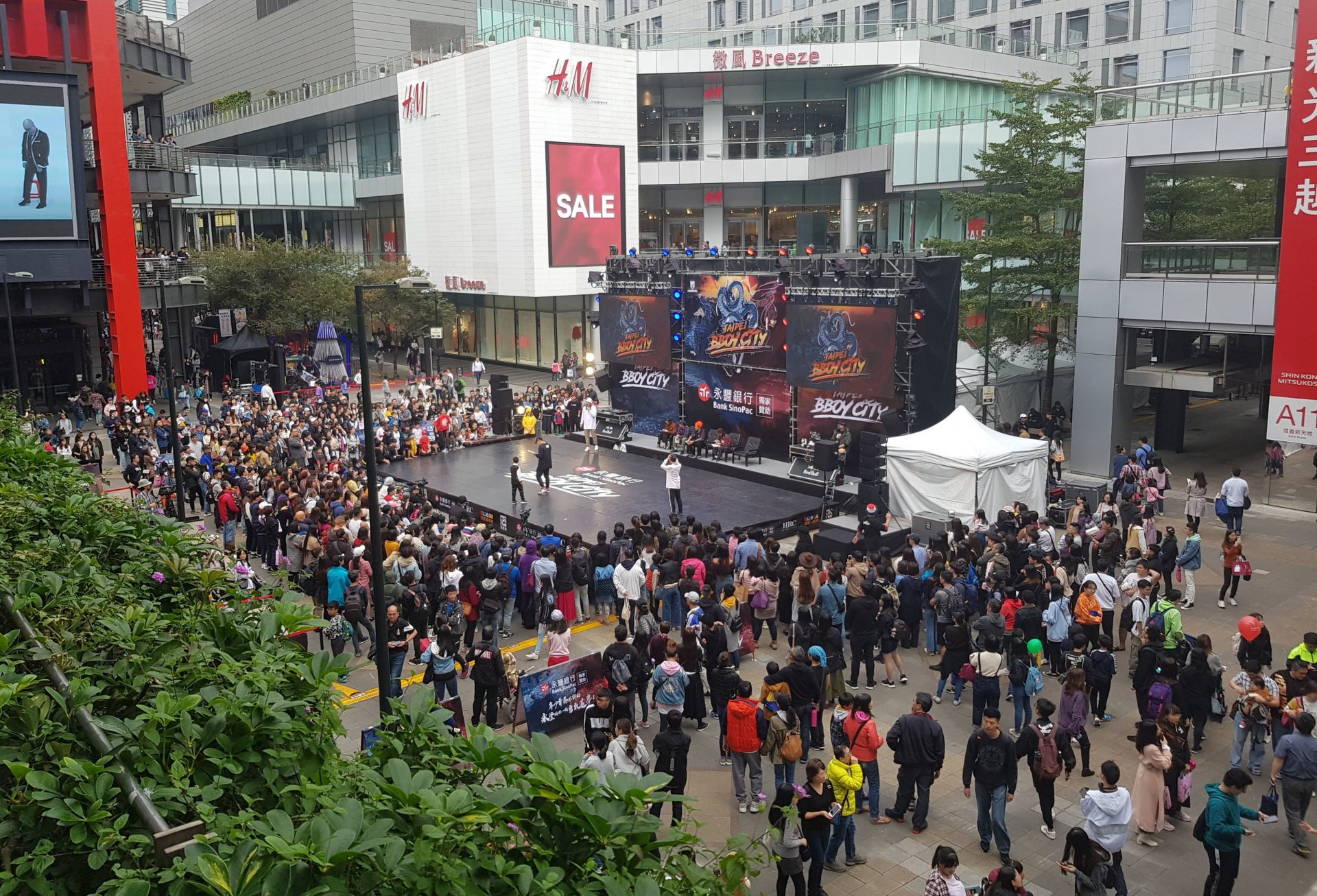 Shop Until You Drop in the Xinyi Shopping District - Taipei Travel Geek