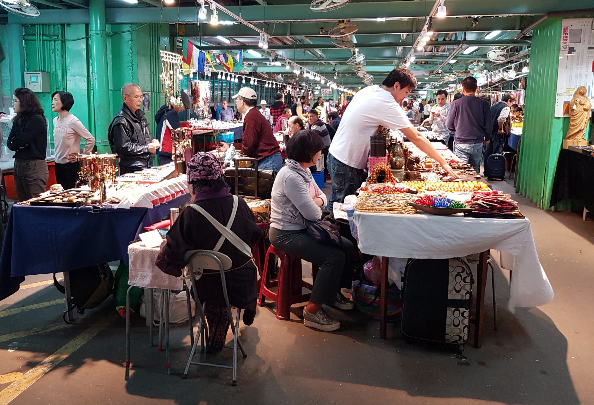 Vibrant Colours at the Jianguo Flower & Jade Markets - Taipei Travel Geek
