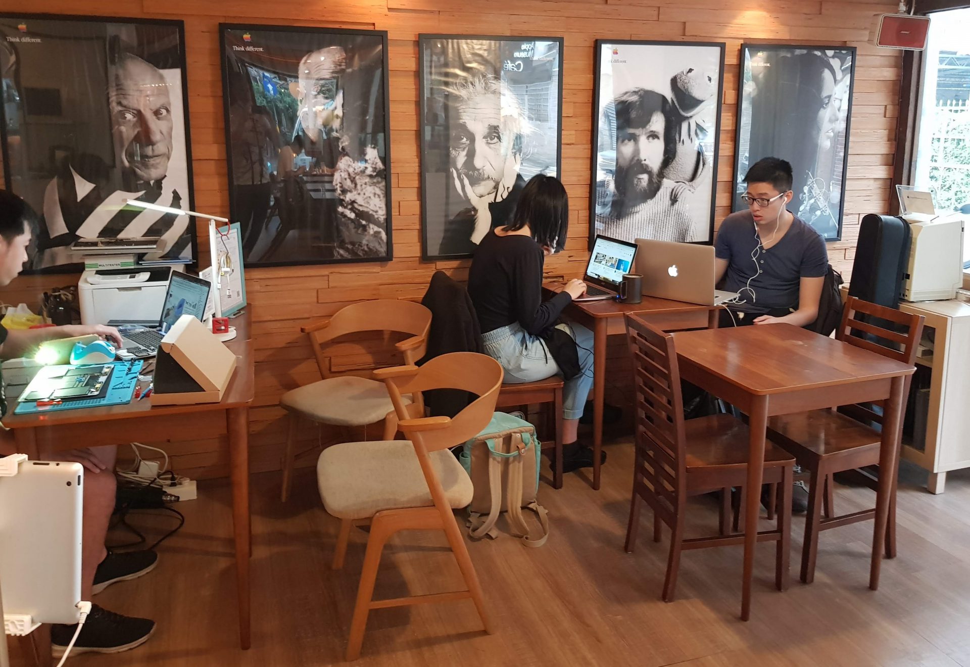 Apple Museum Cafe - First Stop for Apple Enthusiasts - Taipei Travel Geek